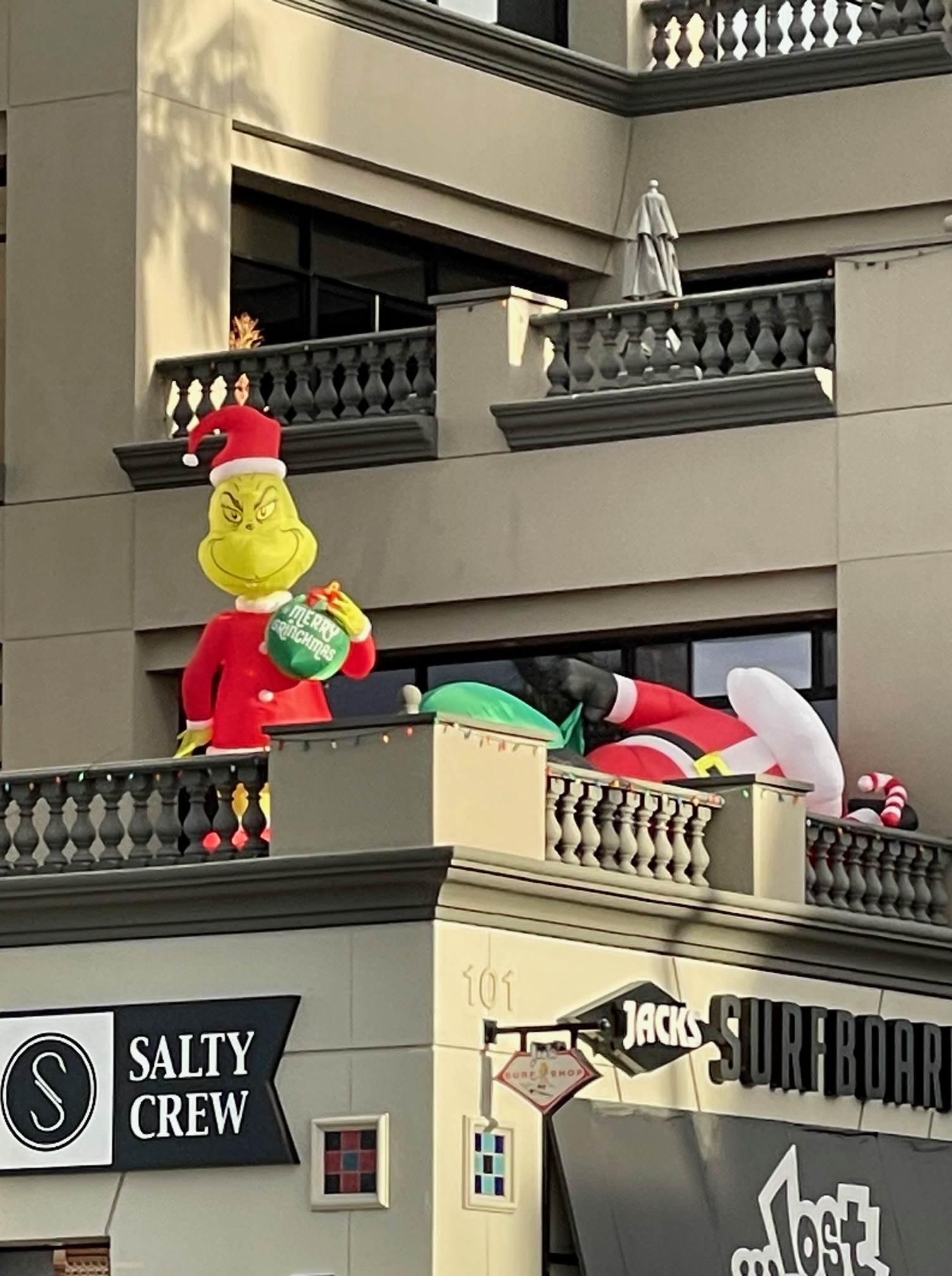 Bad Grinch…..BAD!!! – LARRYLAND